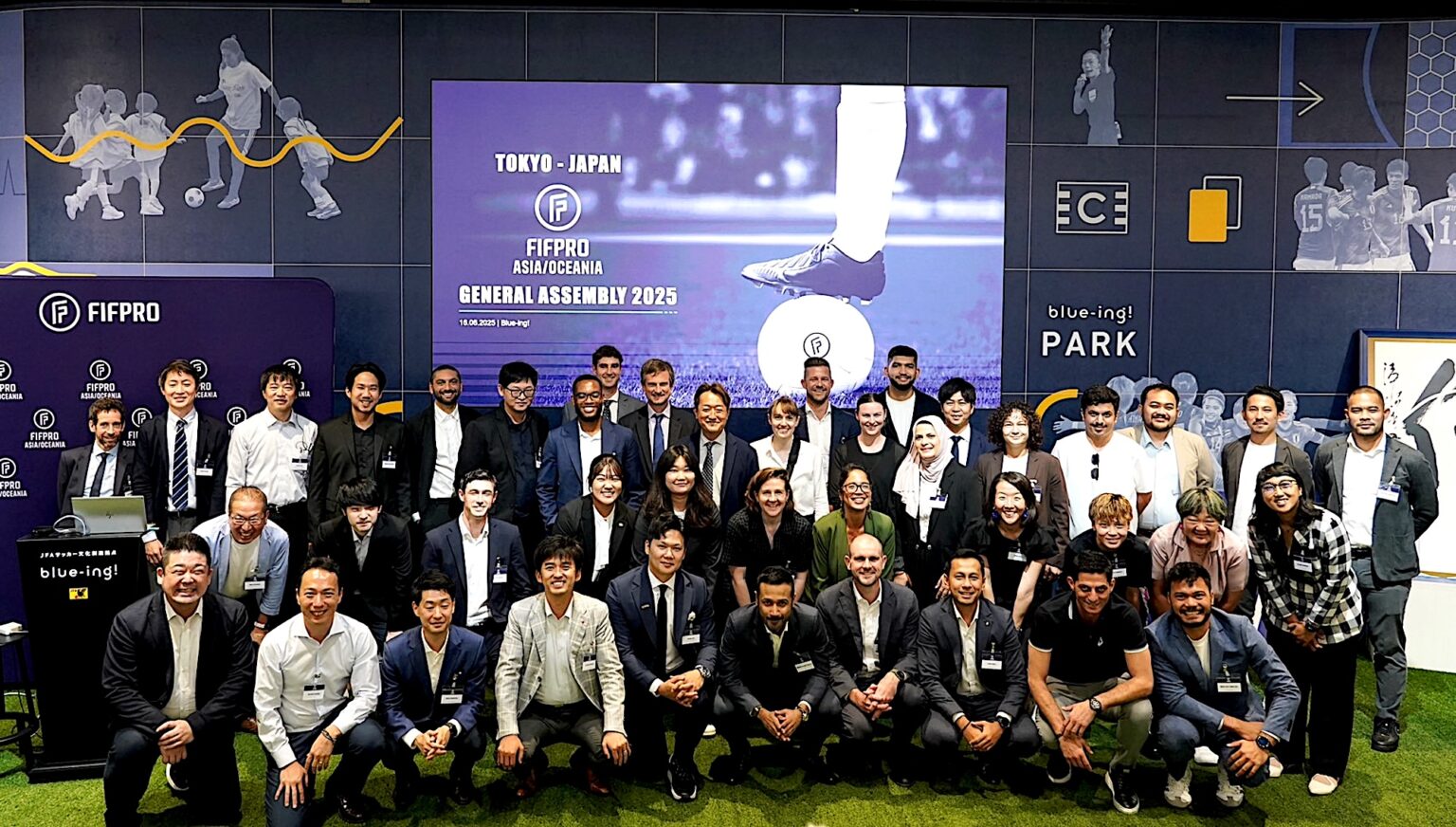 将来の経済状況「不安」が過半数。Jリーグ、WEリーグ選手の声を可視化し、データが導くFIFPROの変革シナリオ – REAL SPORTS（リアルスポーツ）｜ スポーツの「リアル」を伝える